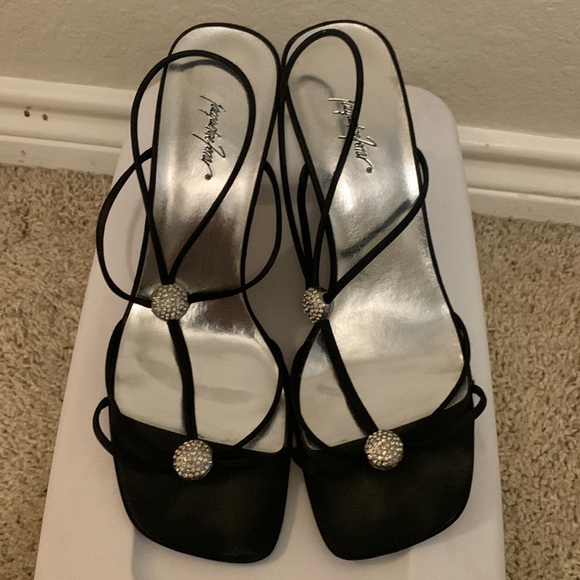 Jacqueline Ferrar | Shoes | Jacqueline Ferrar Black Sandal | Poshmark